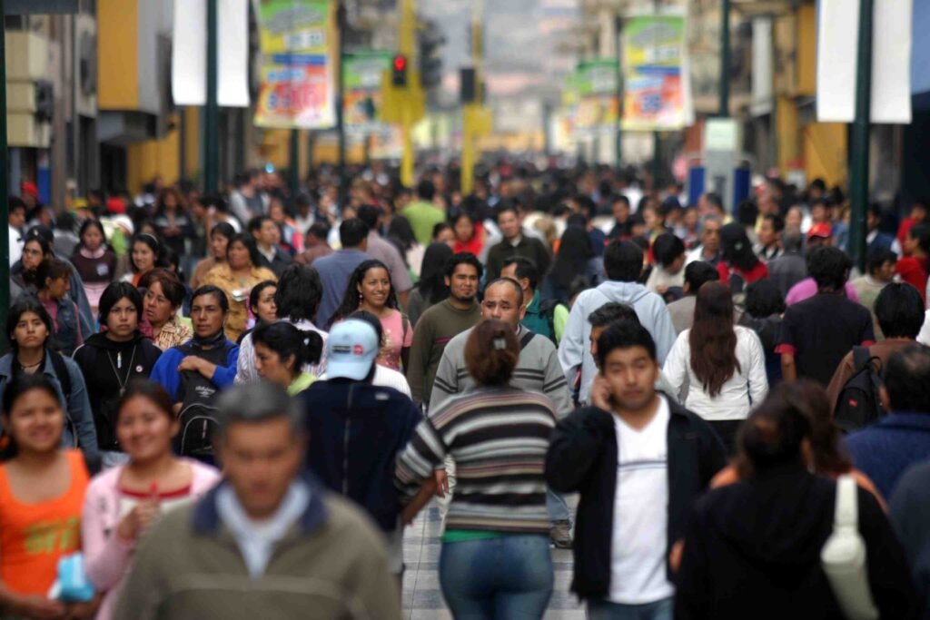 Perú alcanzó los 33.35 millones de habitantes en el año del ...