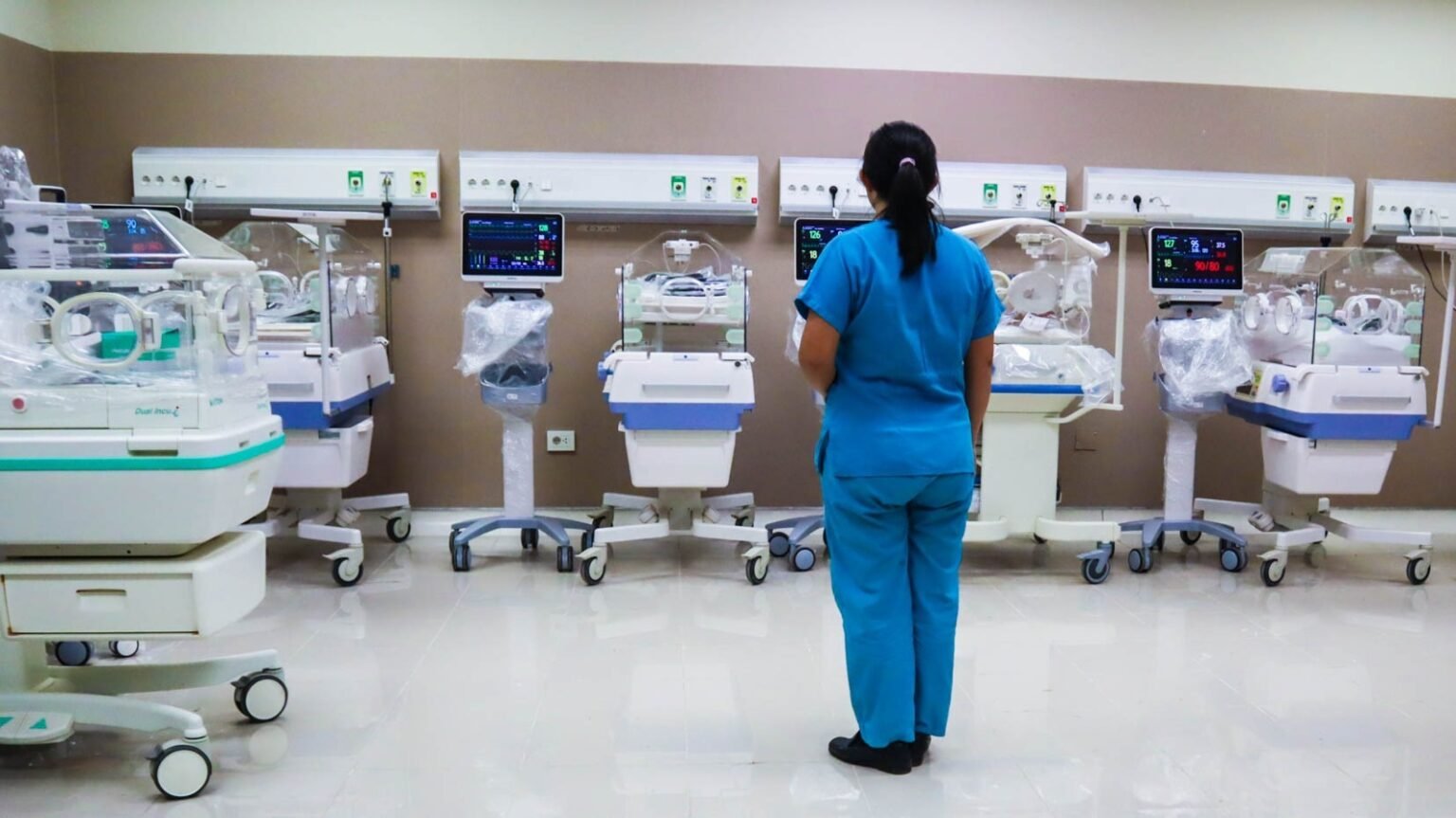 UCIN del Hospital Tingo María cuenta con modernos equipos – Tu Diario ...
